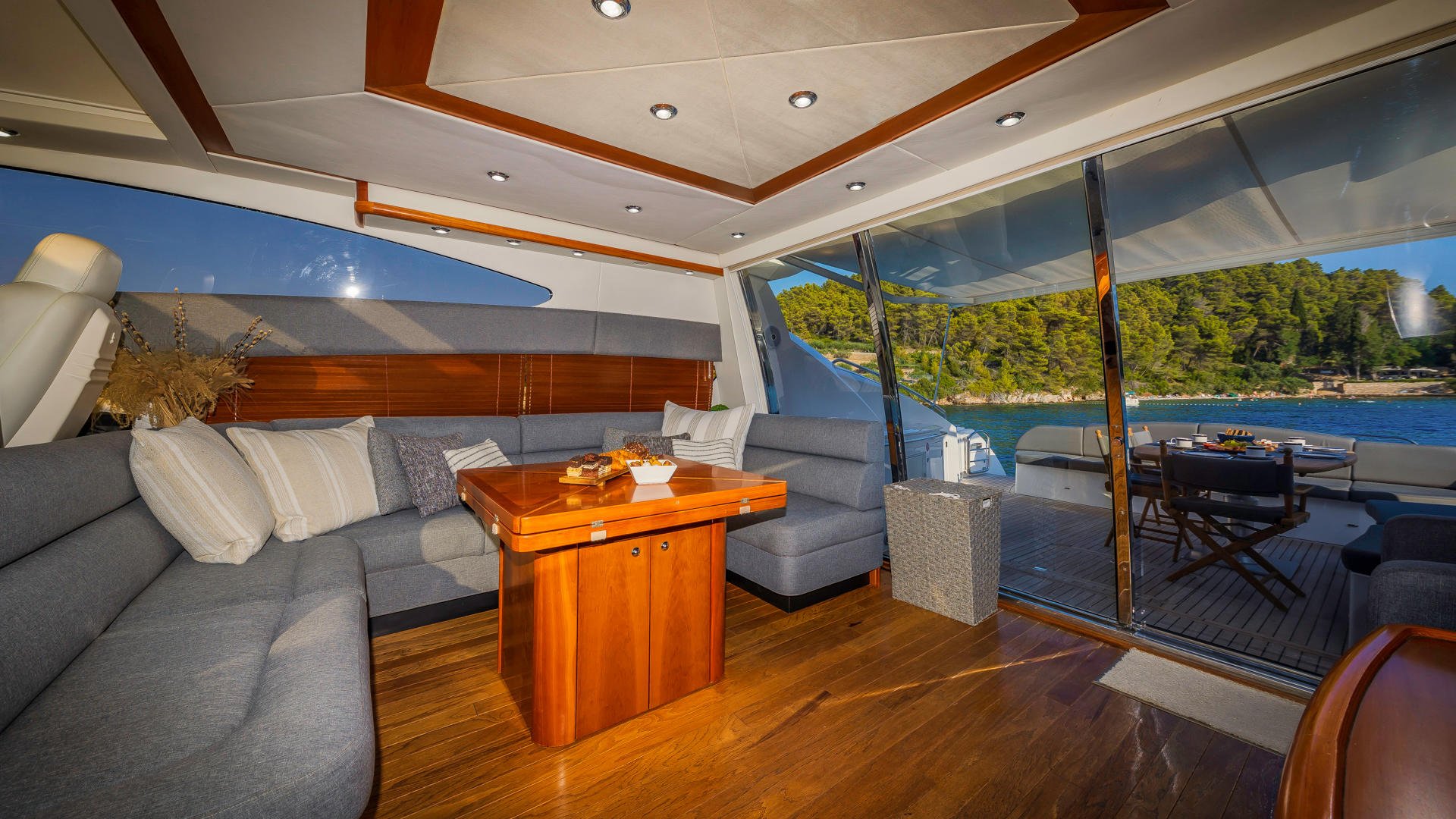 GLORIOUS Yacht Charter Details, Sunseeker | CHARTERWORLD Luxury Superyachts